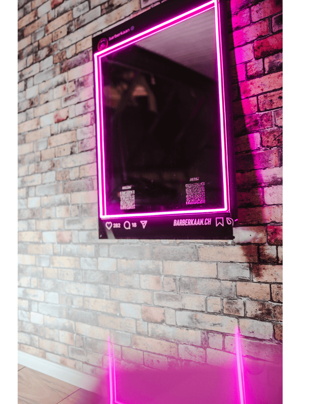 Instagram-ready selfie mirror with LED lighting and QR code ...